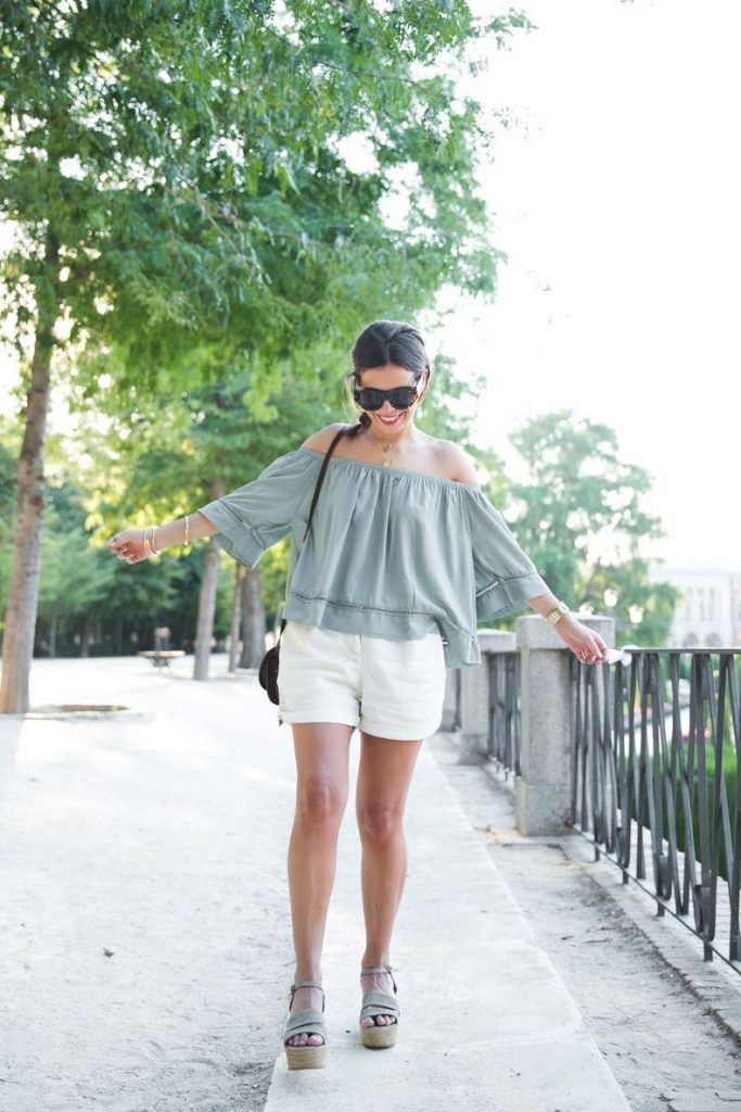 Off The Shoulder Tops Outfit Ideas For Spring 2023 - Street Style Review